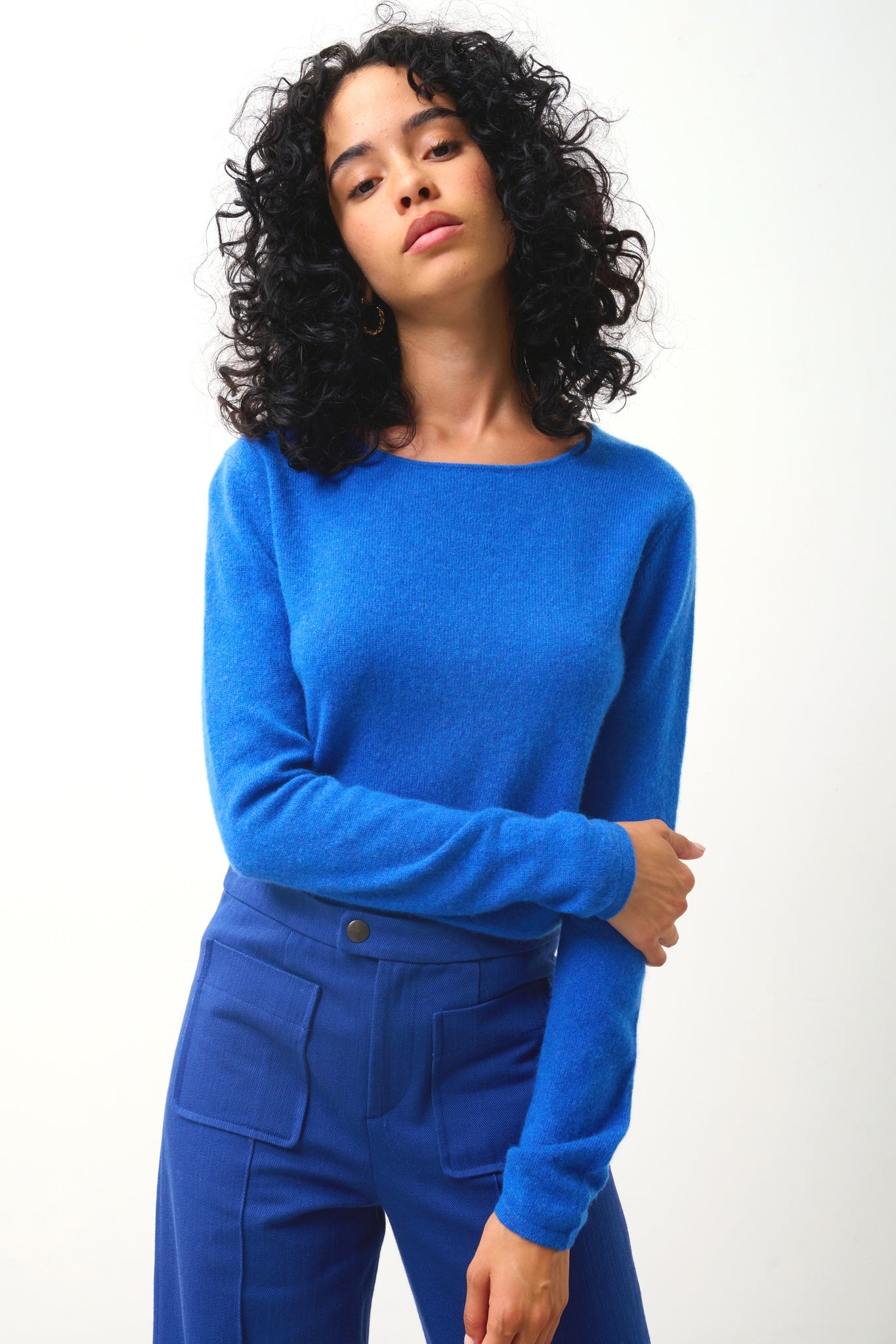 EPÉNA pull col rond bleu électrique 100% cachemire – Authentic Cashmere